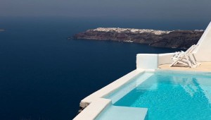 26 Best Santorini Hotels with Infinity Pools