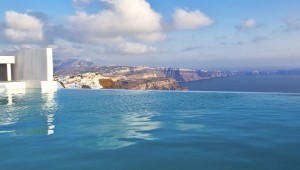 26 Best Santorini Hotels with Infinity Pools