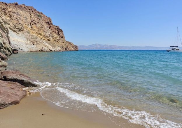 Paros or Naxos – Where to Go for First Timers?