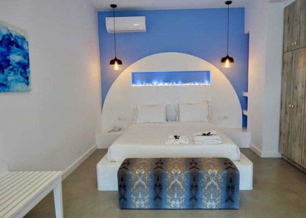 5 Best Perissa & Perivolos Hotels in Santorini (2026 Guide)