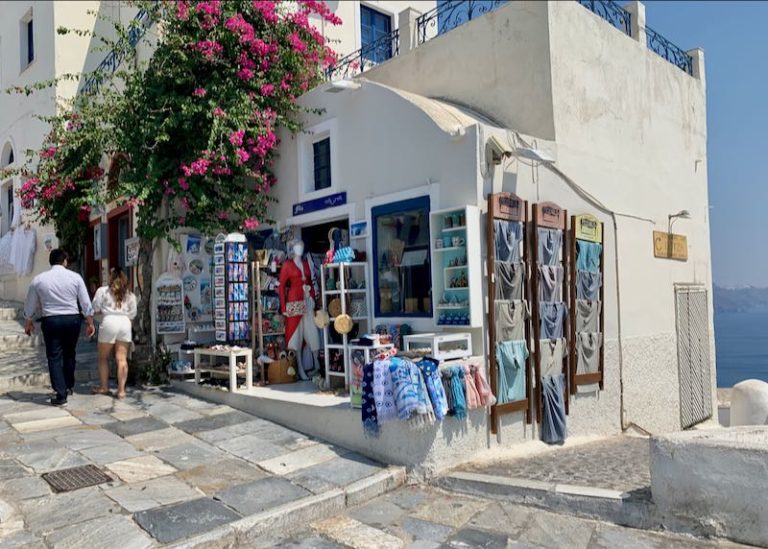 Lotza Restaurant located in Oia, Santorini