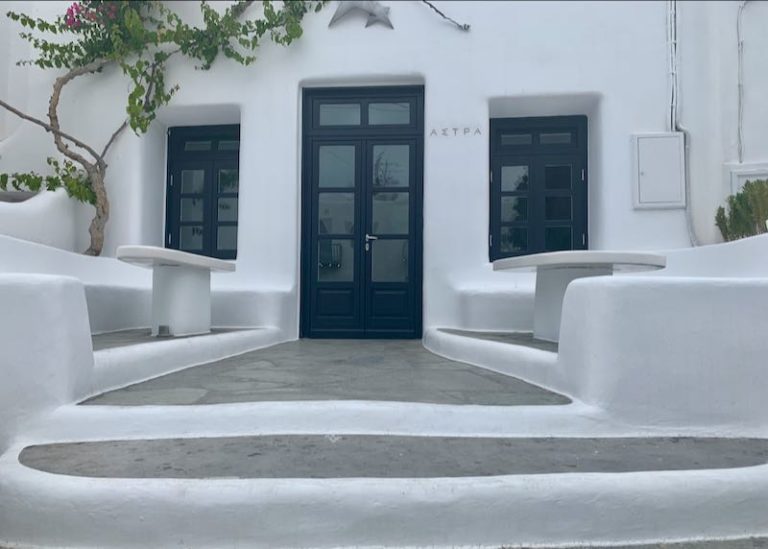 Astra Bar in Mykonos Town