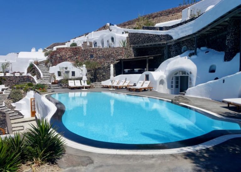 6 BEST CAVE HOTELS in Santorini - Oia, Fira, Firostefani, Imerovigli