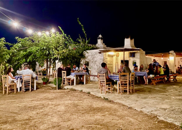 27 Best Restaurants in Mykonos - Where To Eat