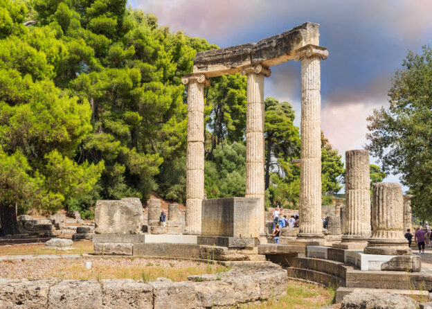 12 Best Places in Mainland Greece - North, Central, & Peloponnese