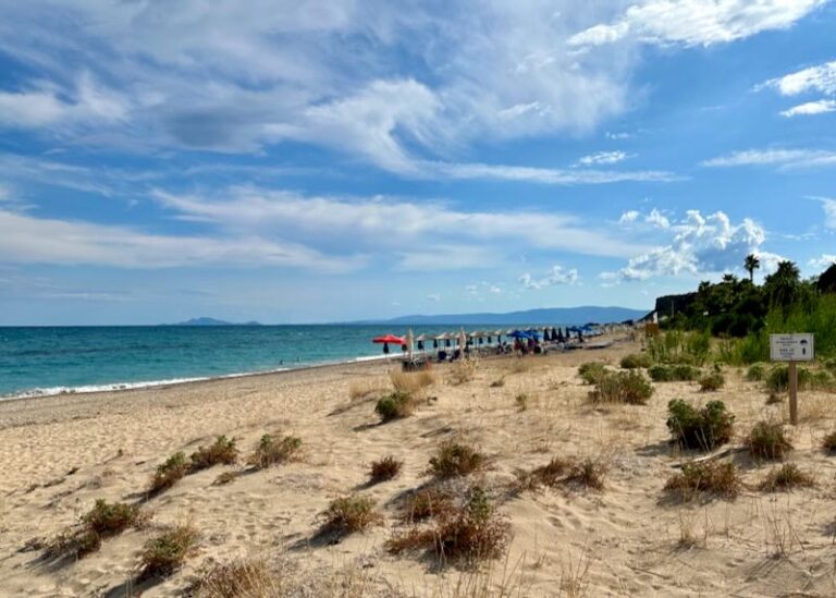 9 Best Beaches on Kefalonia – Myrtos, Platis Gialos, Lourdata, Spithi